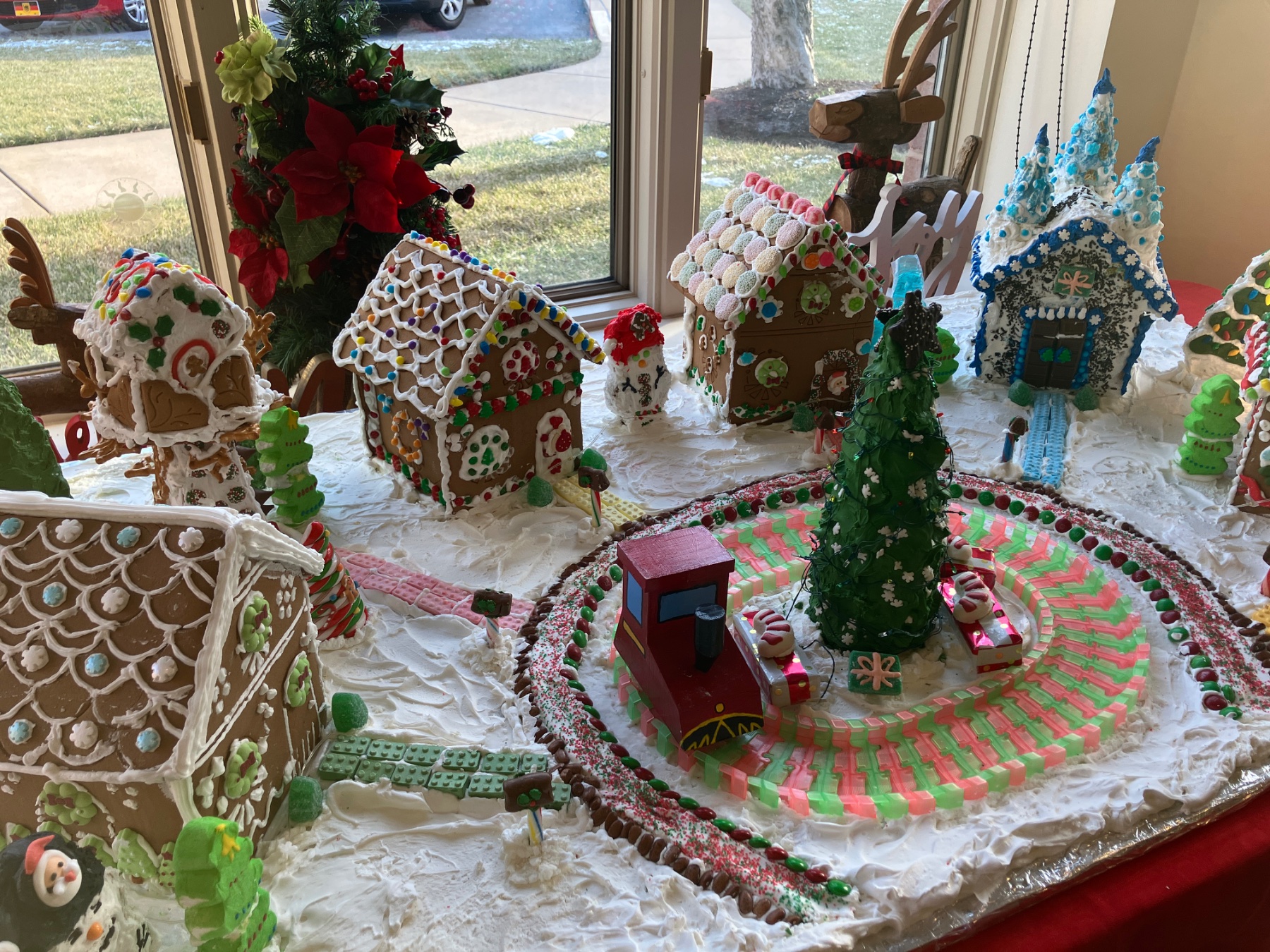 Solve EM gingerbread houses jigsaw puzzle online with 63 pieces