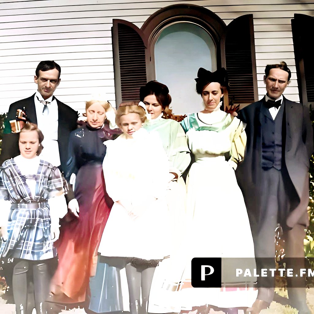 Solve Amelia Earhart's family. jigsaw puzzle online with 100 pieces