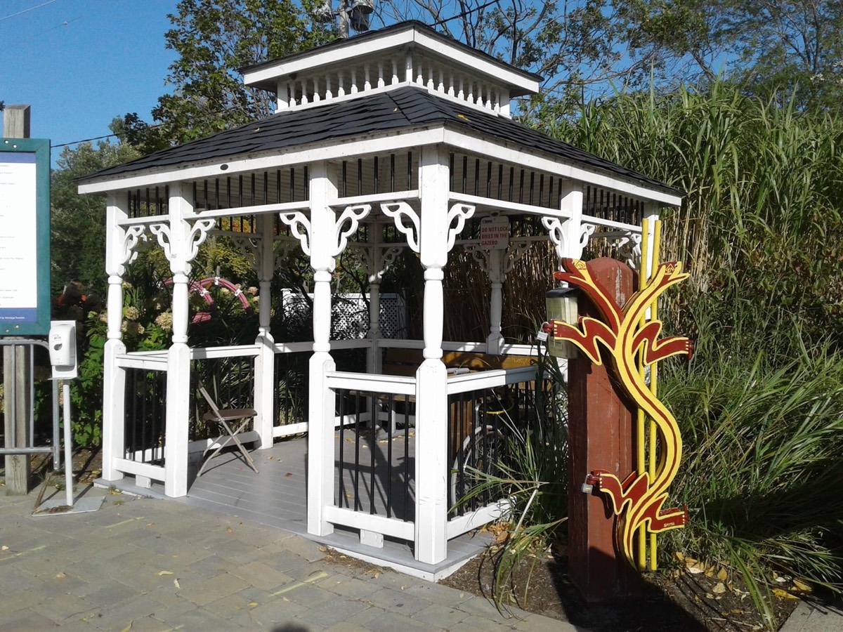 Solve Gazebo jigsaw puzzle online with 108 pieces