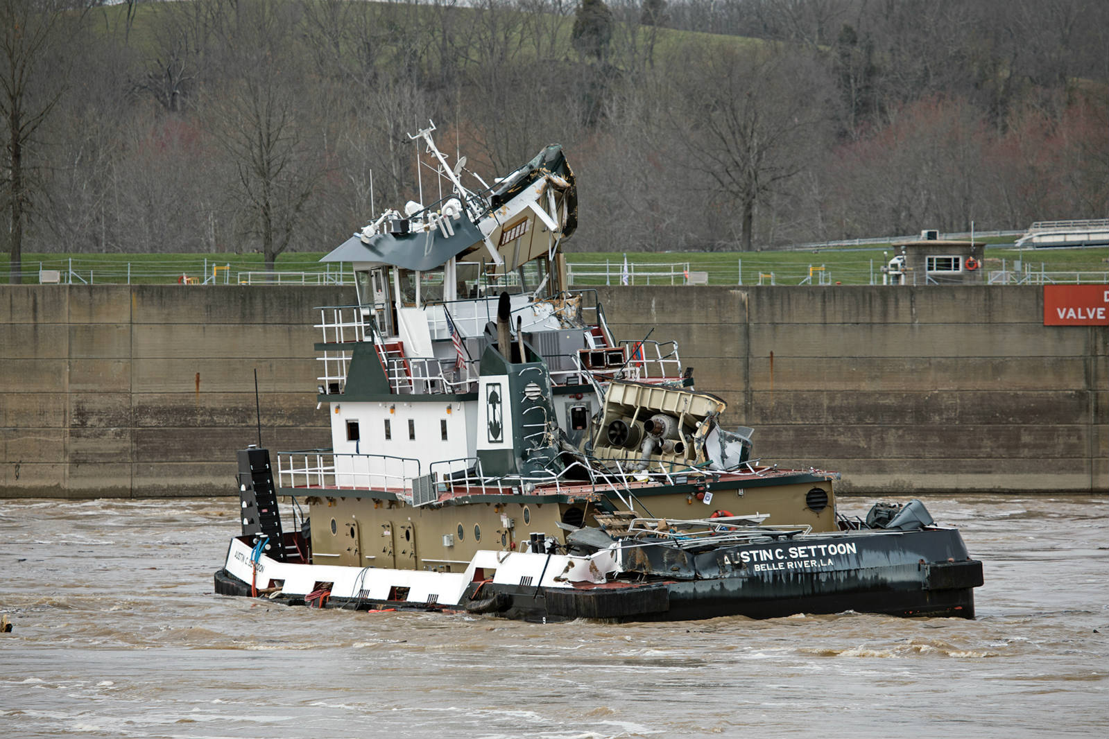 Solve Damaged tug,"Austin C. Settoon"!! jigsaw puzzle online with 442 ...