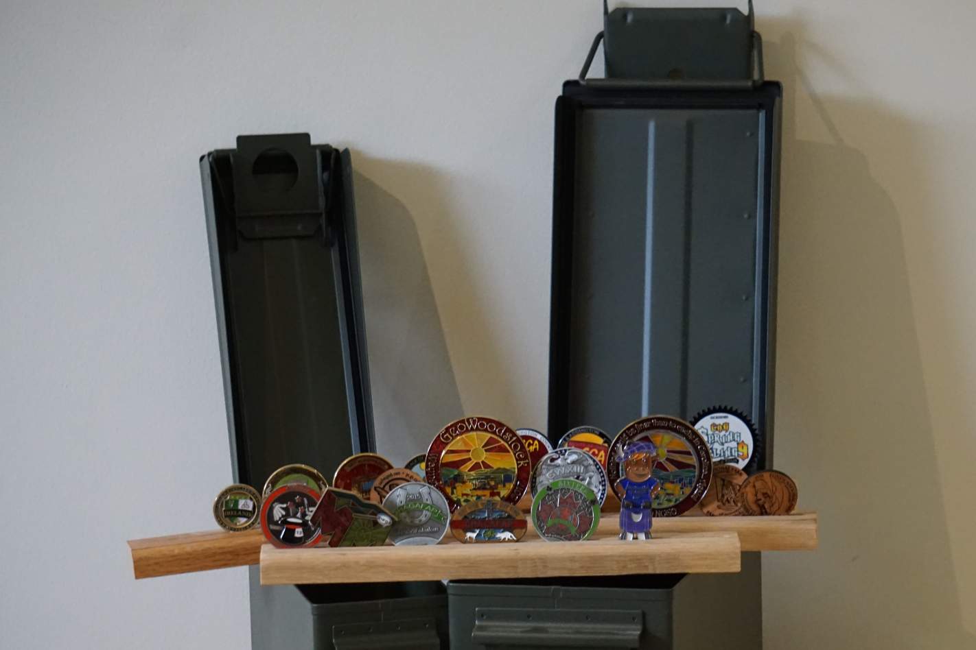 Solve Geocoins jigsaw puzzle online with 35 pieces