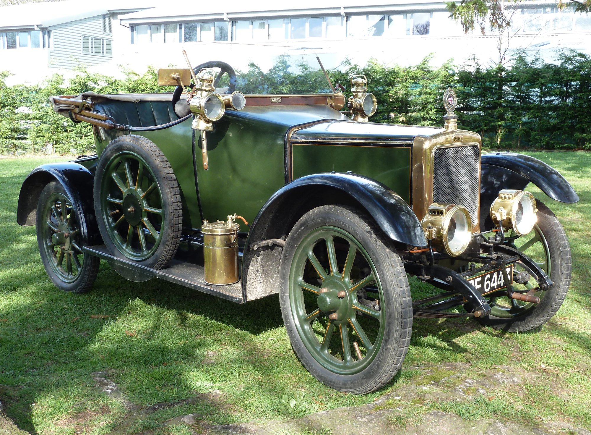 Solve 1916 Perry Coupe jigsaw puzzle online with 108 pieces