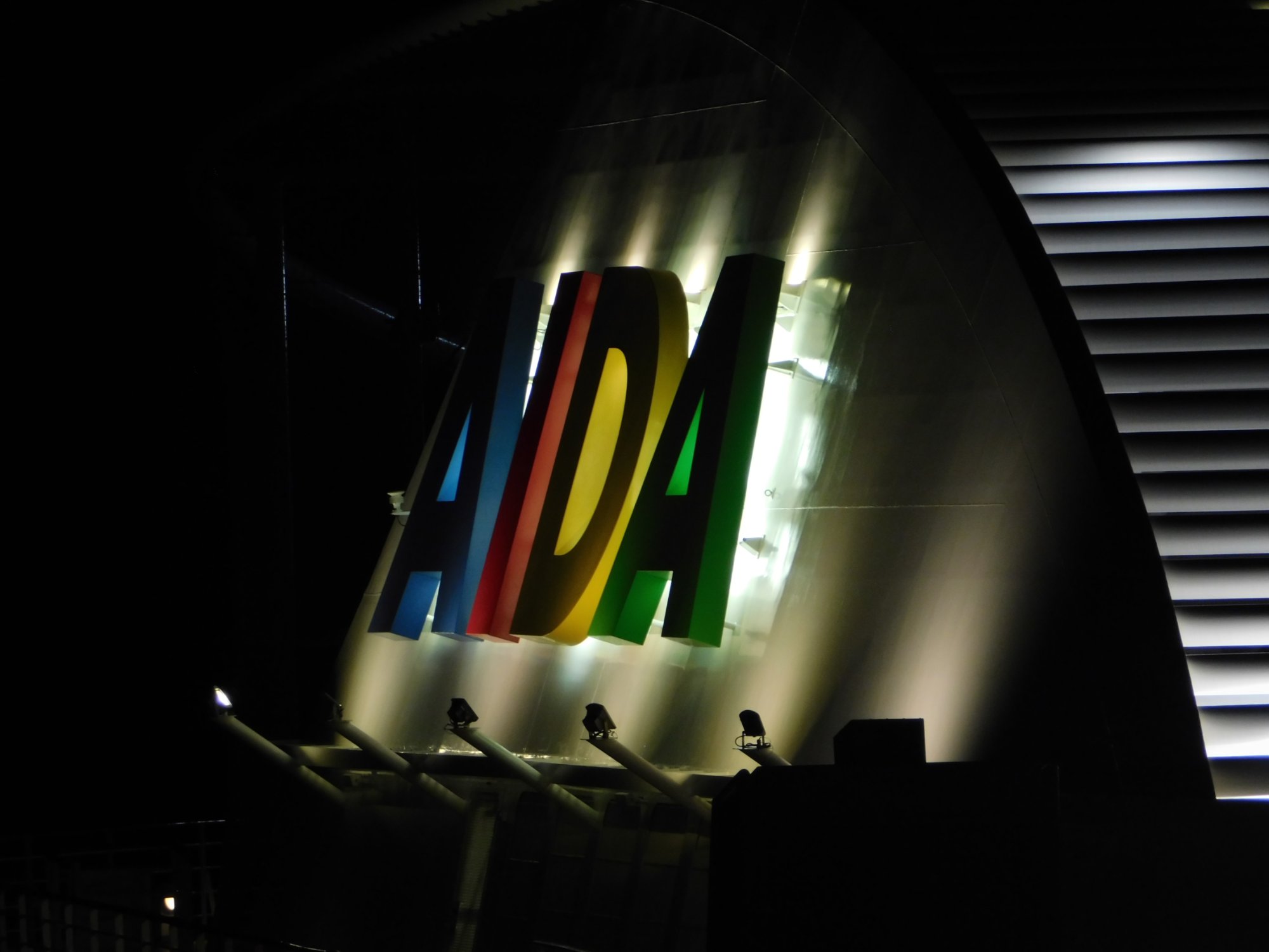 Solve AIDA jigsaw puzzle online with 594 pieces