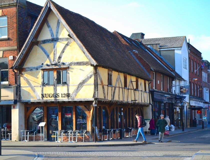 Solve Salisbury medieval building jigsaw puzzle online with 63 pieces