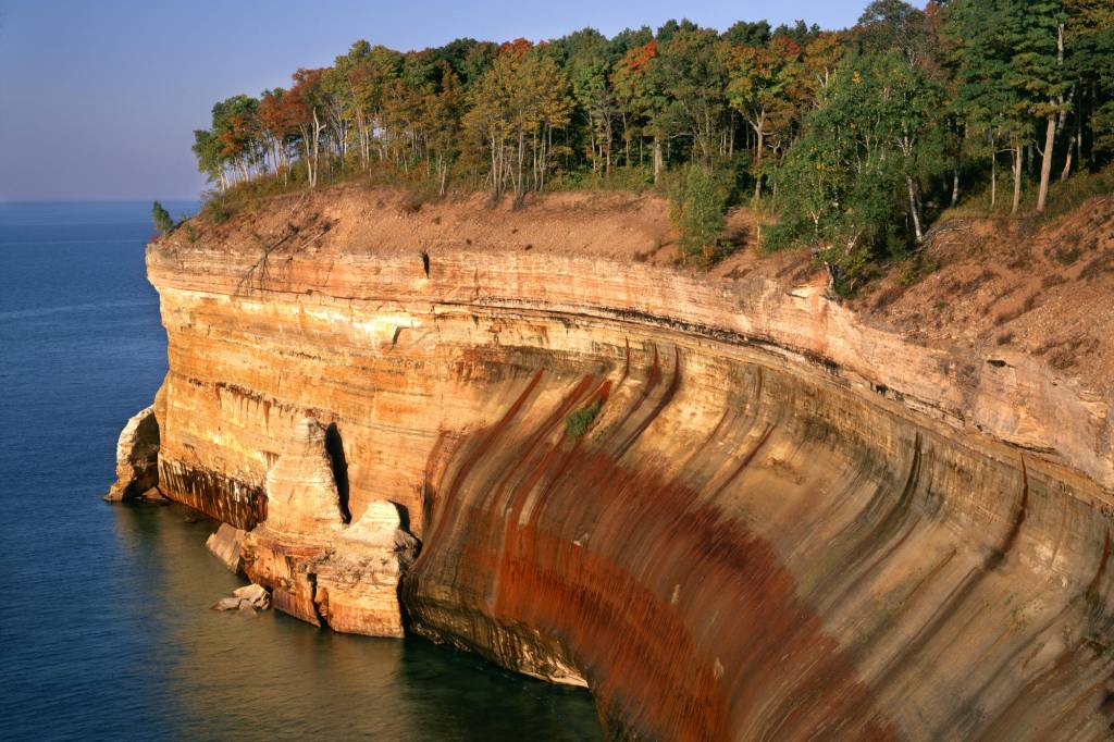 Solve Pictured Rocks National Lakeshore jigsaw puzzle online with 260 ...