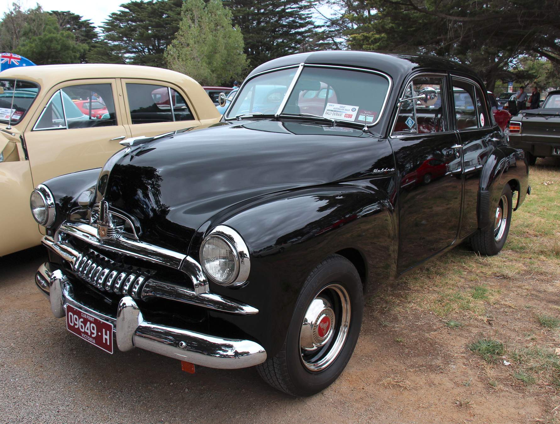 Solve Holden "FJ" Special - 1953 jigsaw puzzle online with 221 pieces