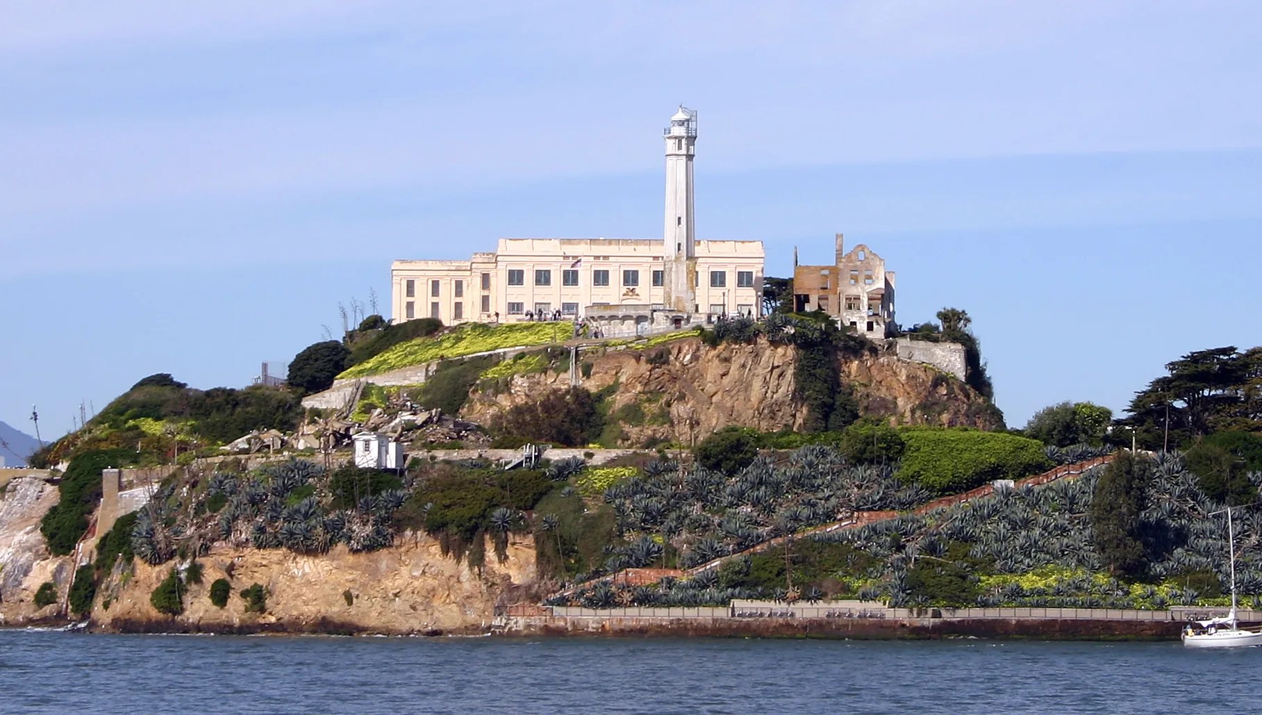 Solve Alcatraz island jigsaw puzzle online with 104 pieces
