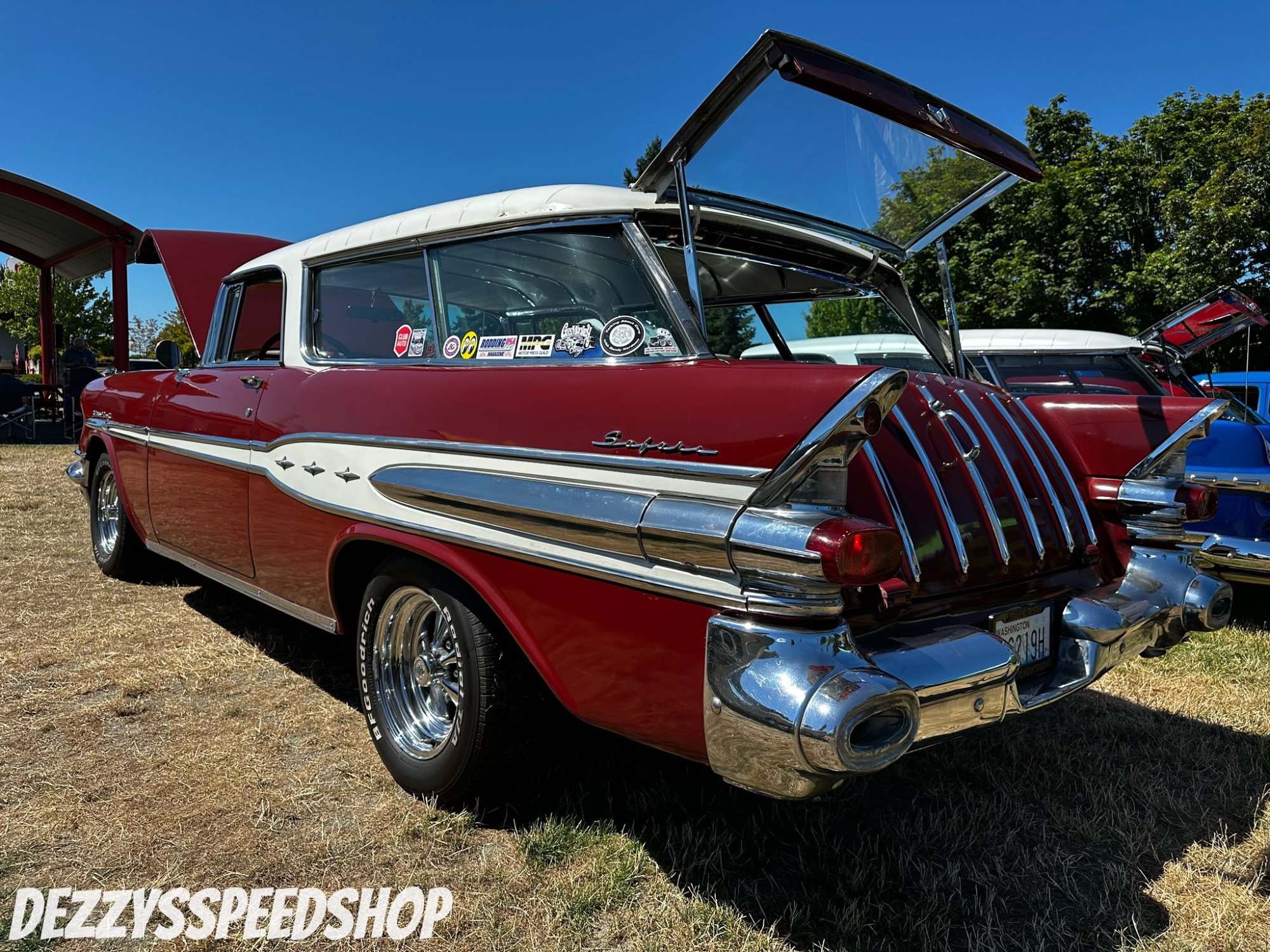 Solve 1957 - PONTIAC Safari Wagon jigsaw puzzle online with 192 pieces