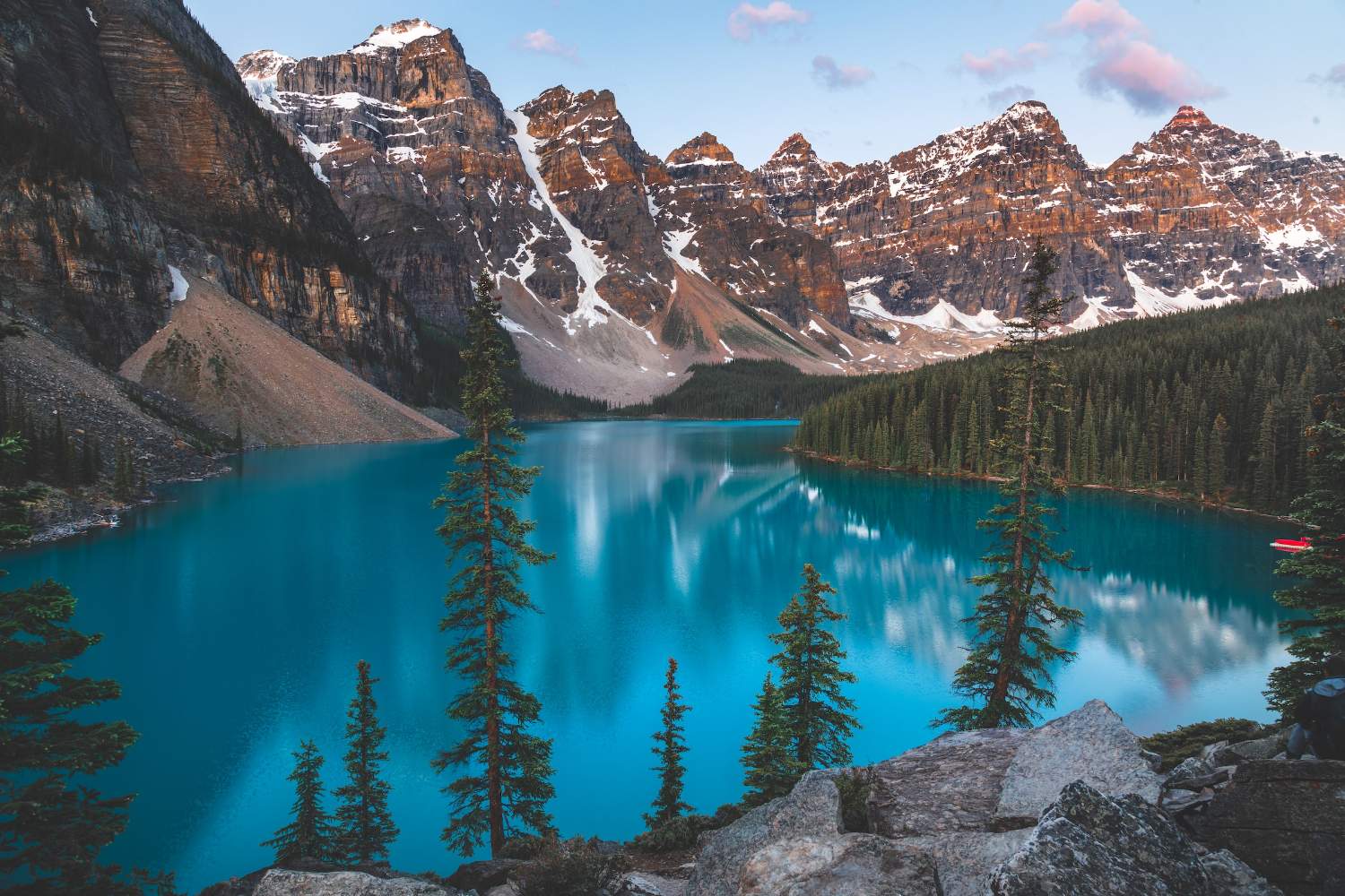 Jigsaw Puzzle | 77 pieces | Moraine Lake, Alberta, Canada | Jigidi