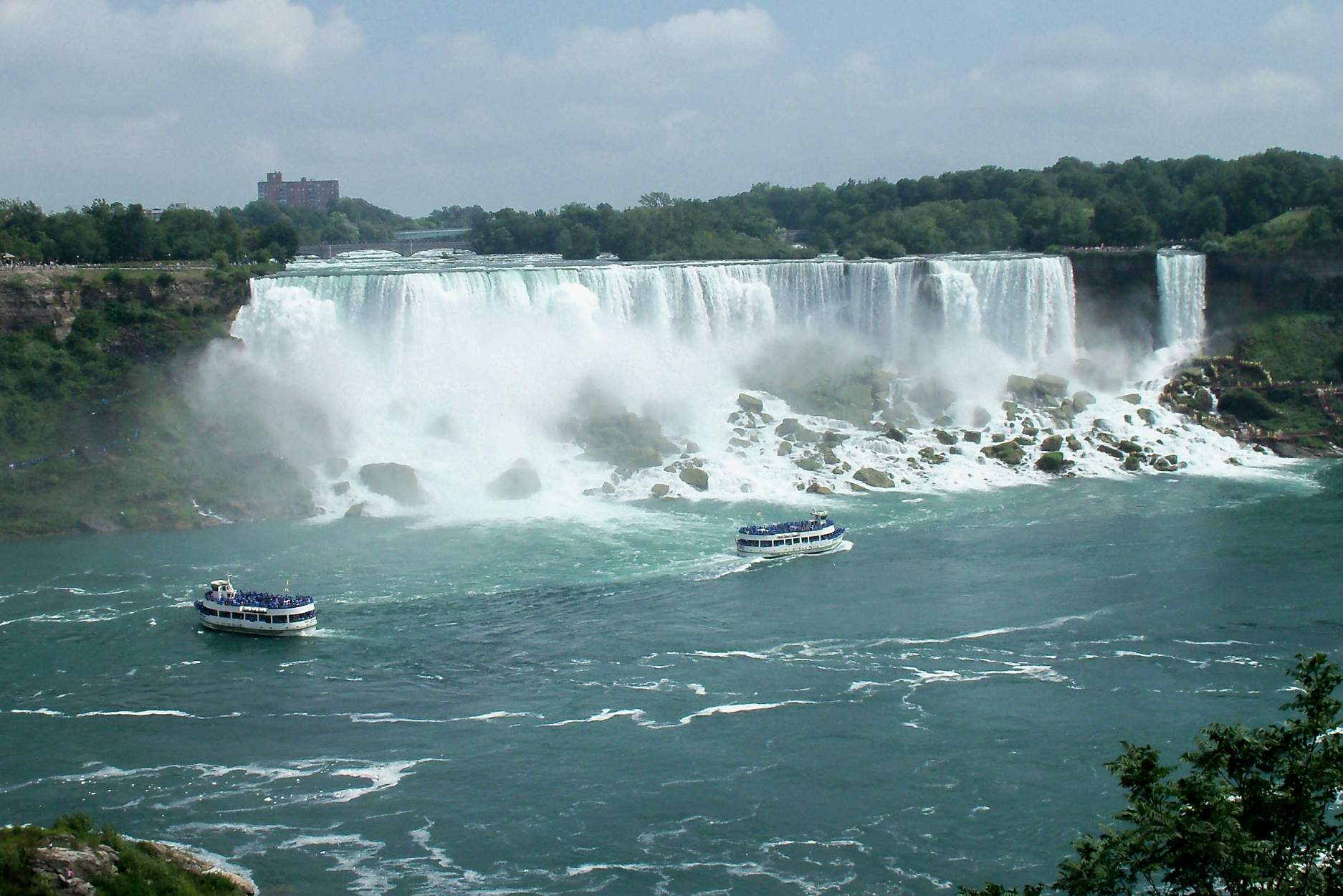 Solve Niagara Falls 3 jigsaw puzzle online with 150 pieces