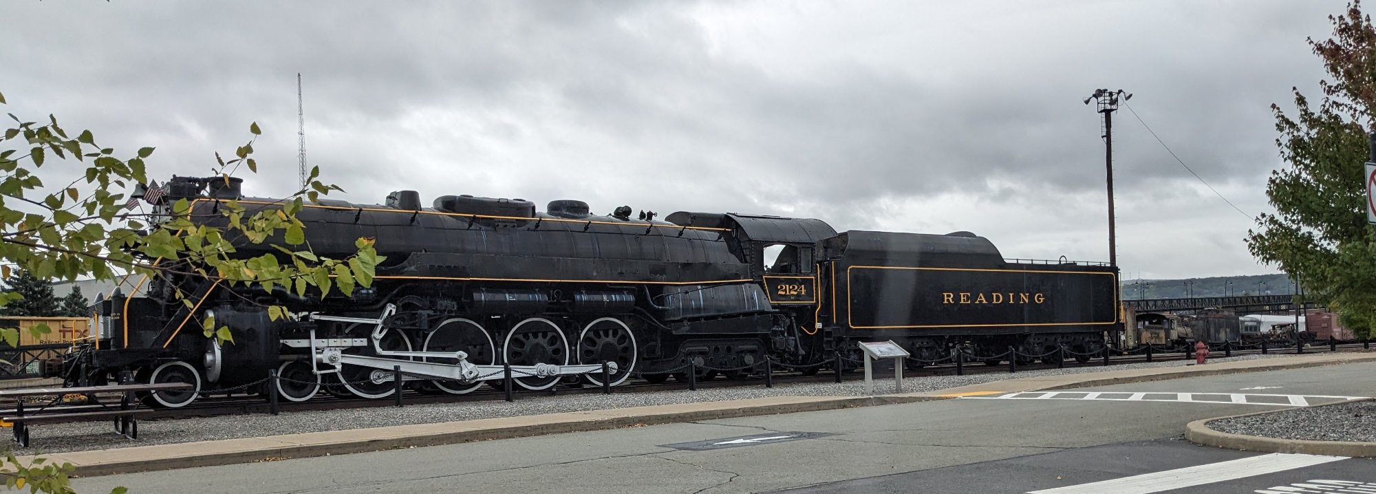 Solve Reading 2124, 4-8-4 & other tired iron jigsaw puzzle online with ...