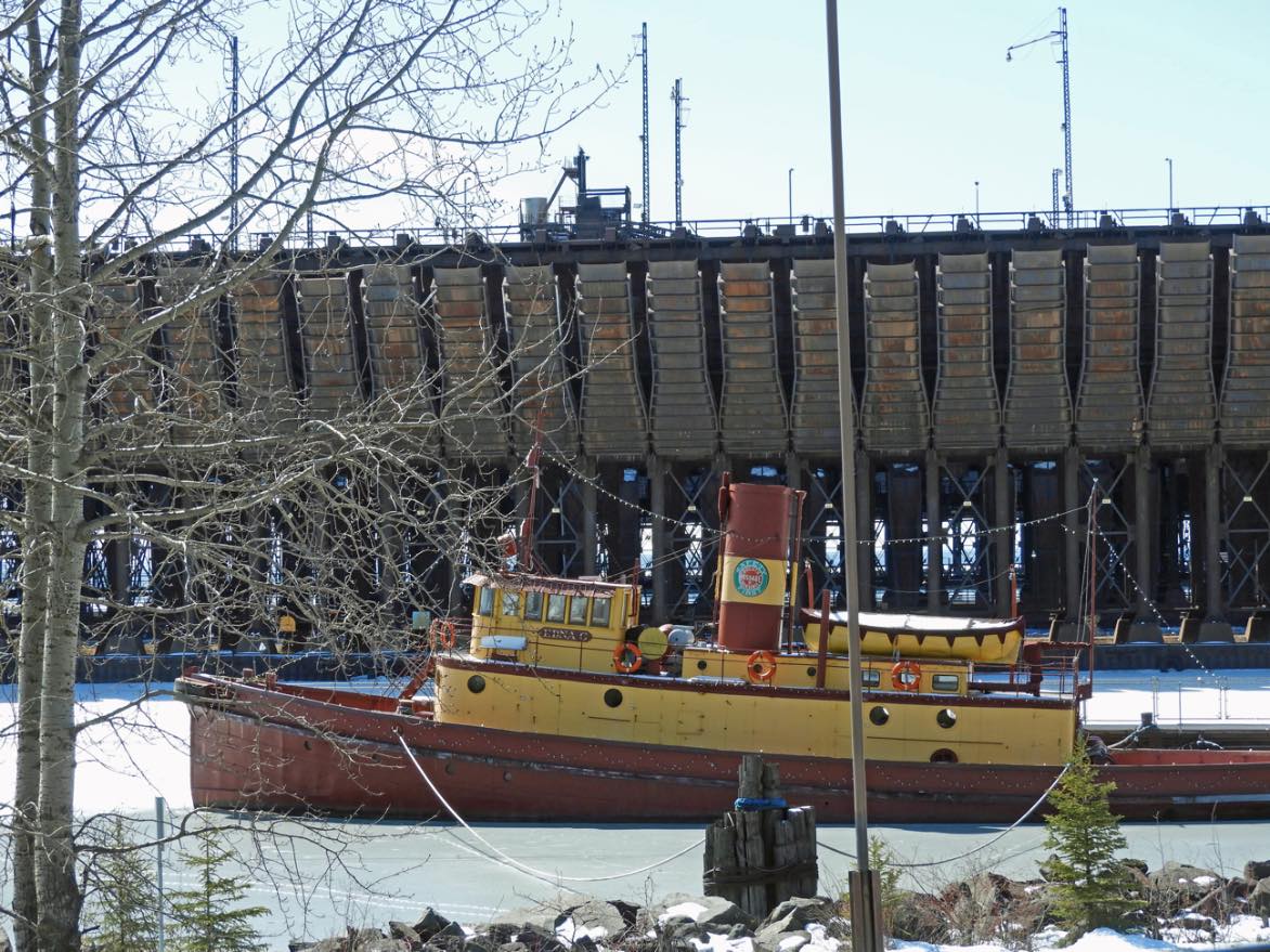 Solve The historic Edna G tugboat jigsaw puzzle online with 20 pieces