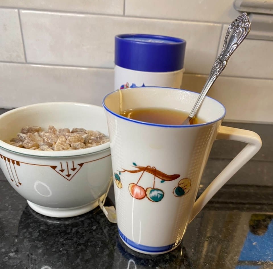 Solve Topsy Tea jigsaw puzzle online with 64 pieces