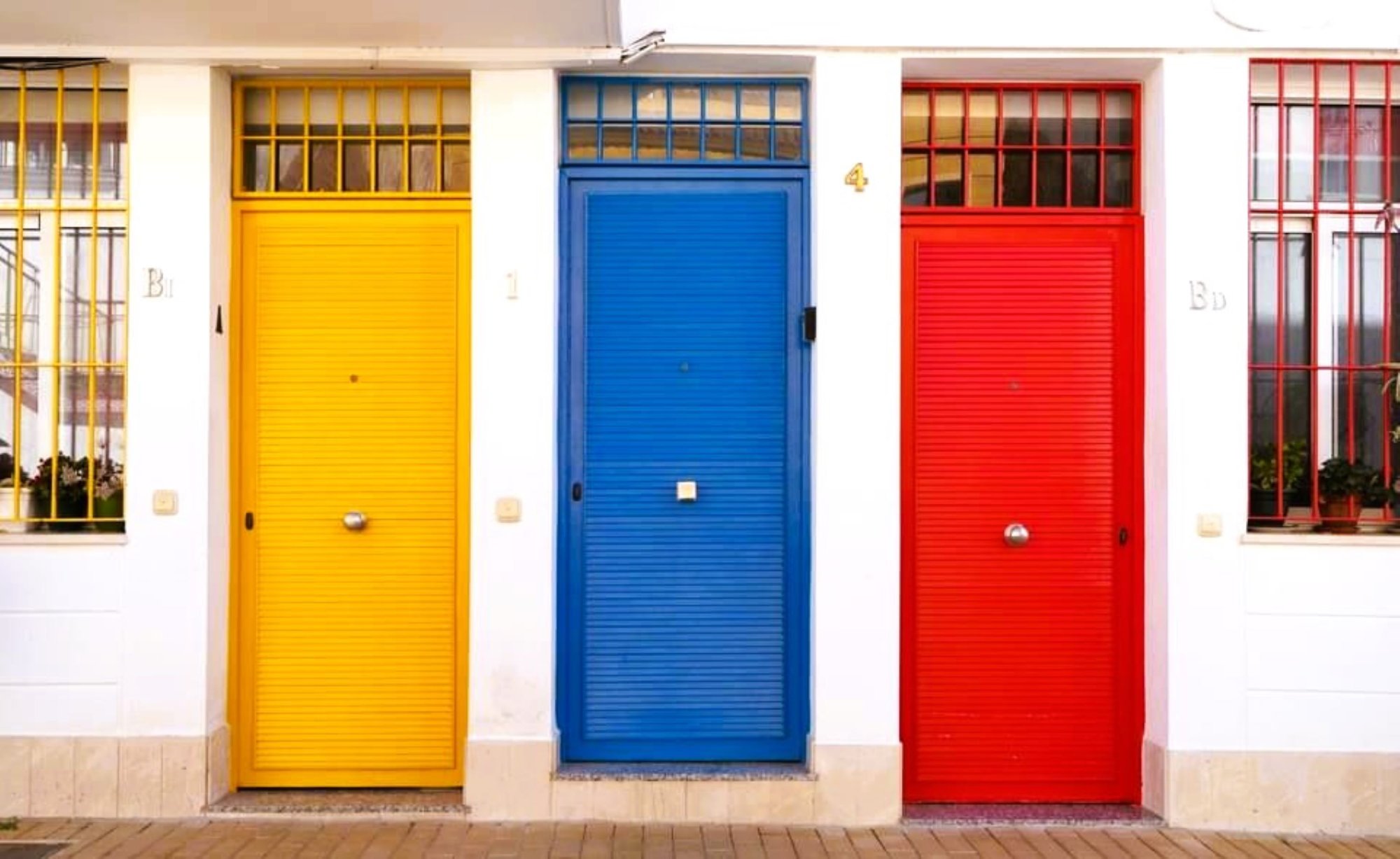 Solve Doors jigsaw puzzle online with 198 pieces