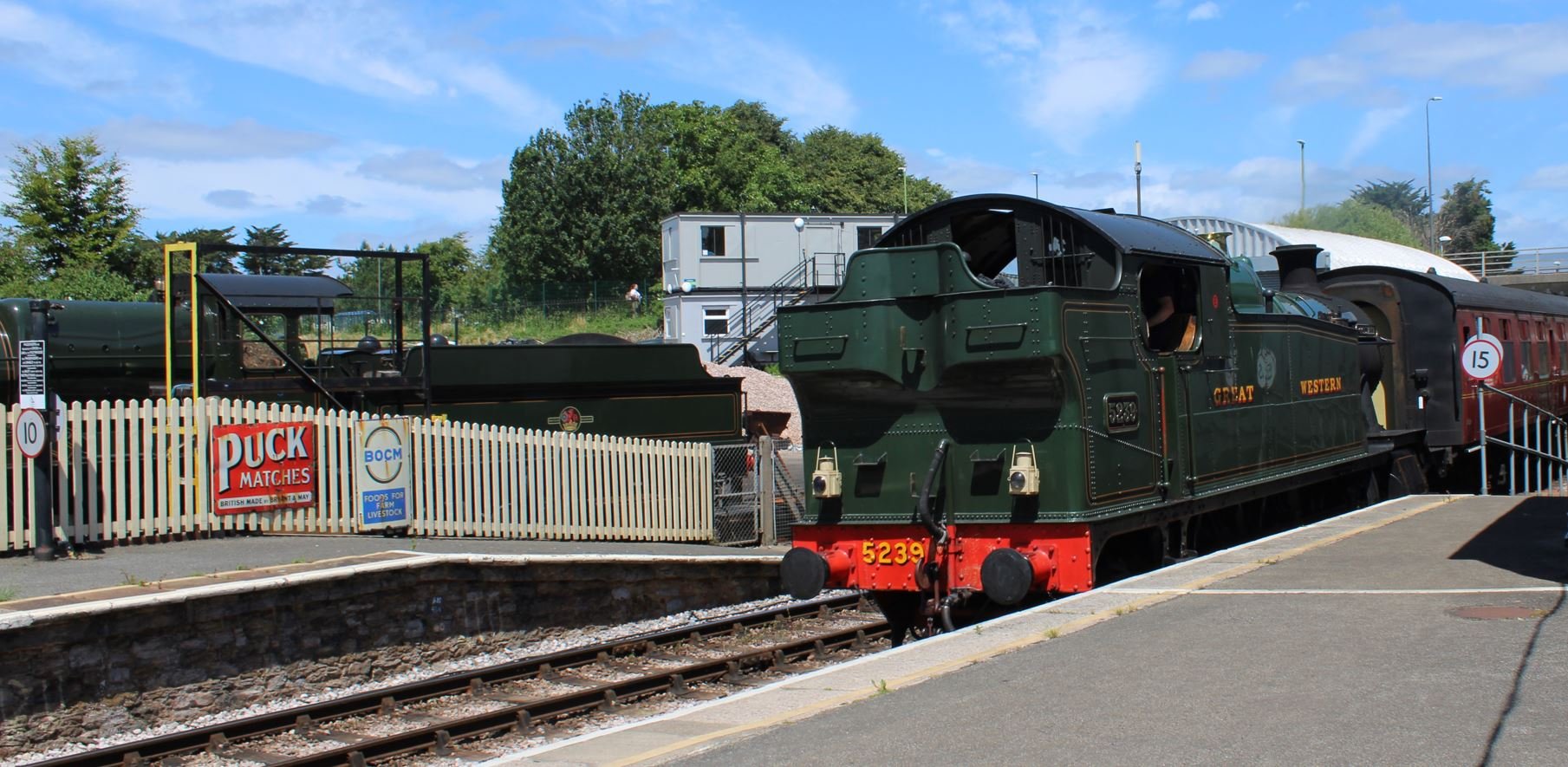 Solve GWR 5205 Class 2-8-0T 5239 Goliath arrives at Churston station ...