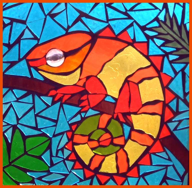 Solve Salamander on a limb jigsaw puzzle online with 9 pieces