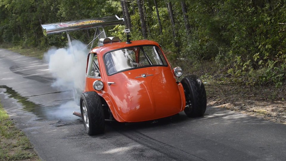 Solve BMW Isetta Drag Car jigsaw puzzle online with 60 pieces