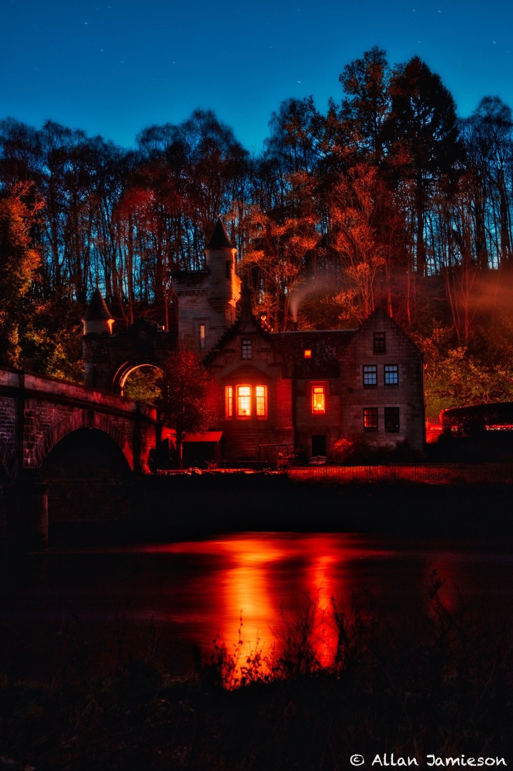 Solve Mauldslie Gate House -Dalserf jigsaw puzzle online with 70 pieces