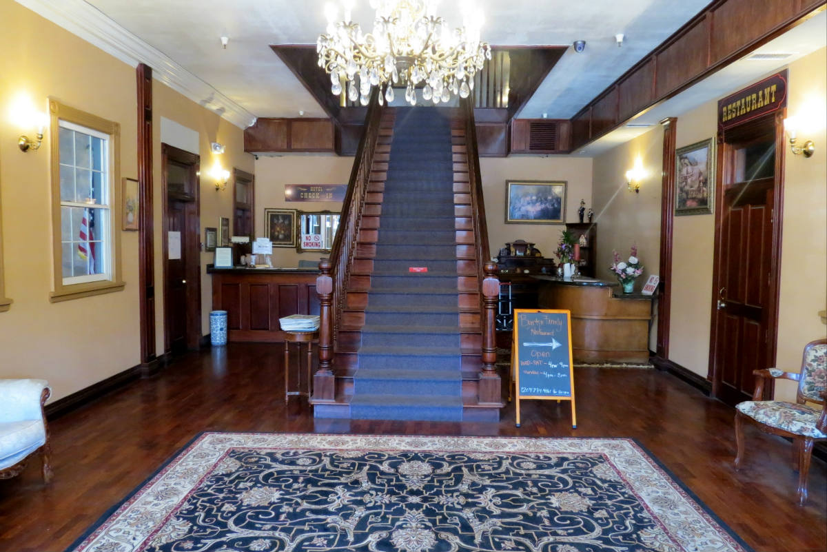 Solve Lobby Of The Ione Hotel jigsaw puzzle online with 77 pieces