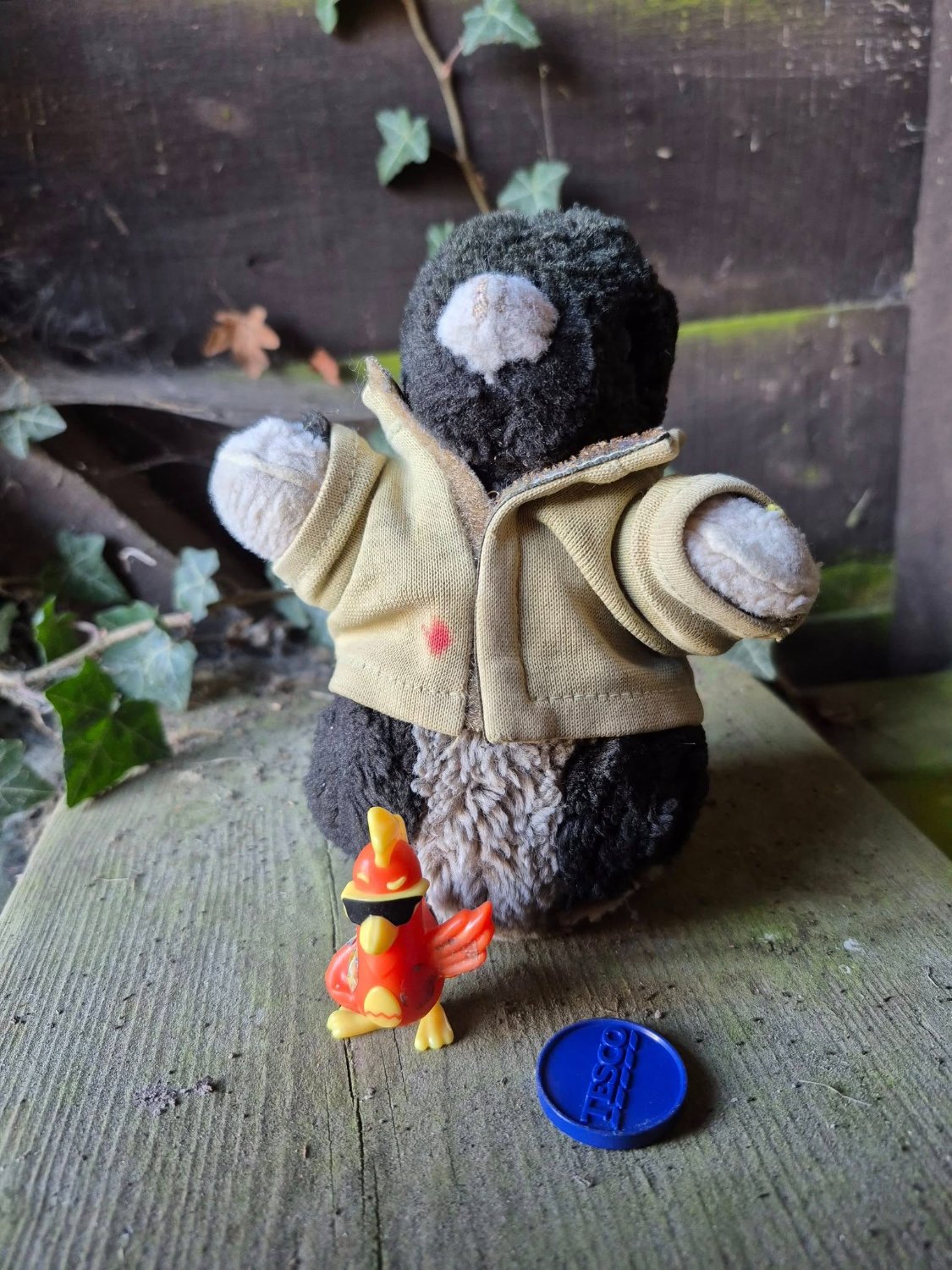 Solve A mad chikkin and a mad tesco token jigsaw puzzle online with 88 ...