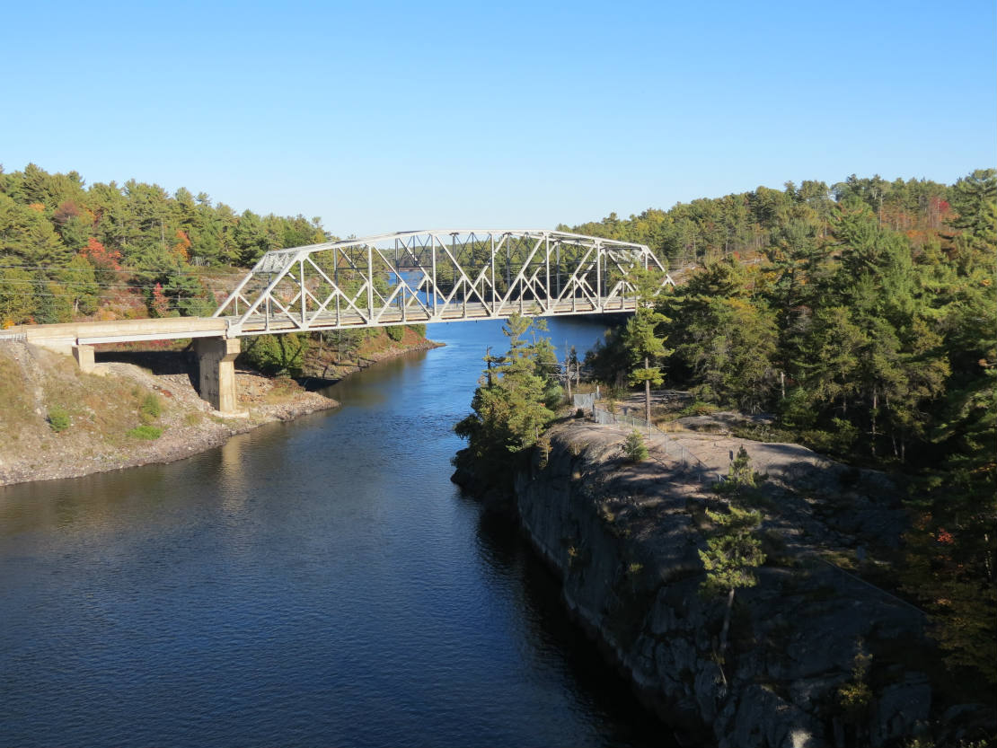 Solve French River, Ontario, Canada jigsaw puzzle online with 35 pieces