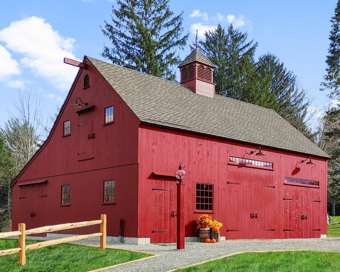 Solve Red Barn jigsaw puzzle online with 99 pieces