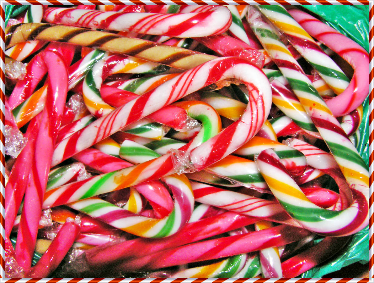 Solve Candy Canes. jigsaw puzzle online with 48 pieces