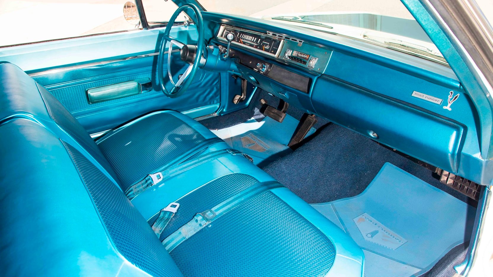 Solve '68 Road Runner interior jigsaw puzzle online with 112 pieces