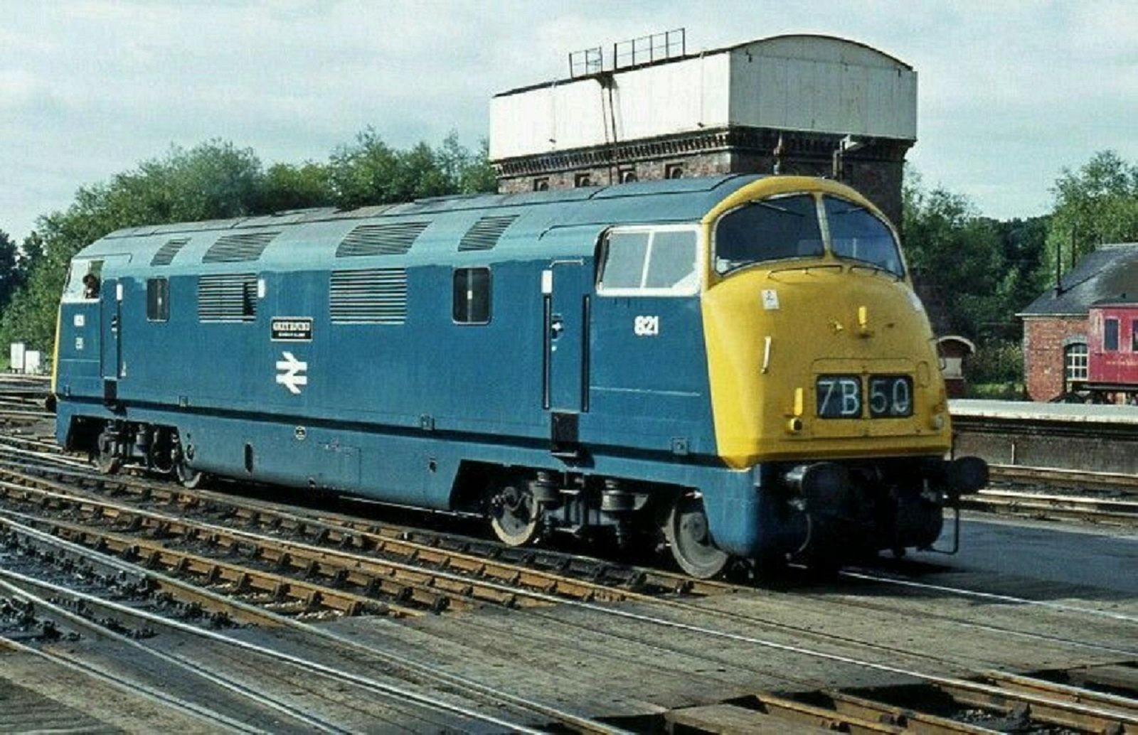 Solve BR Class 42 'Warship' 821 Greyhound. jigsaw puzzle online with 54 ...