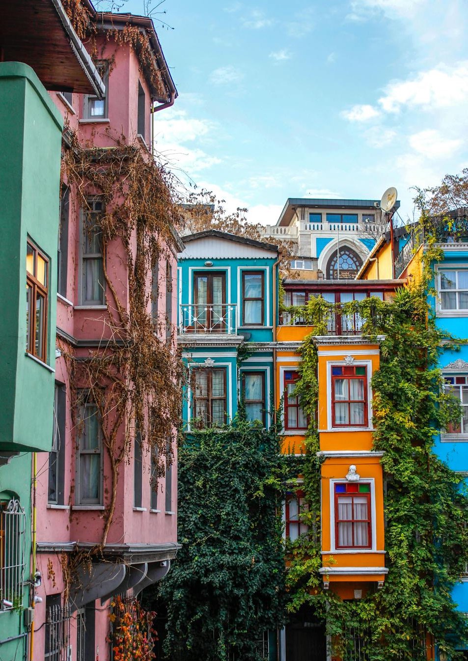 Solve Buildings in Istanbul jigsaw puzzle online with 150 pieces
