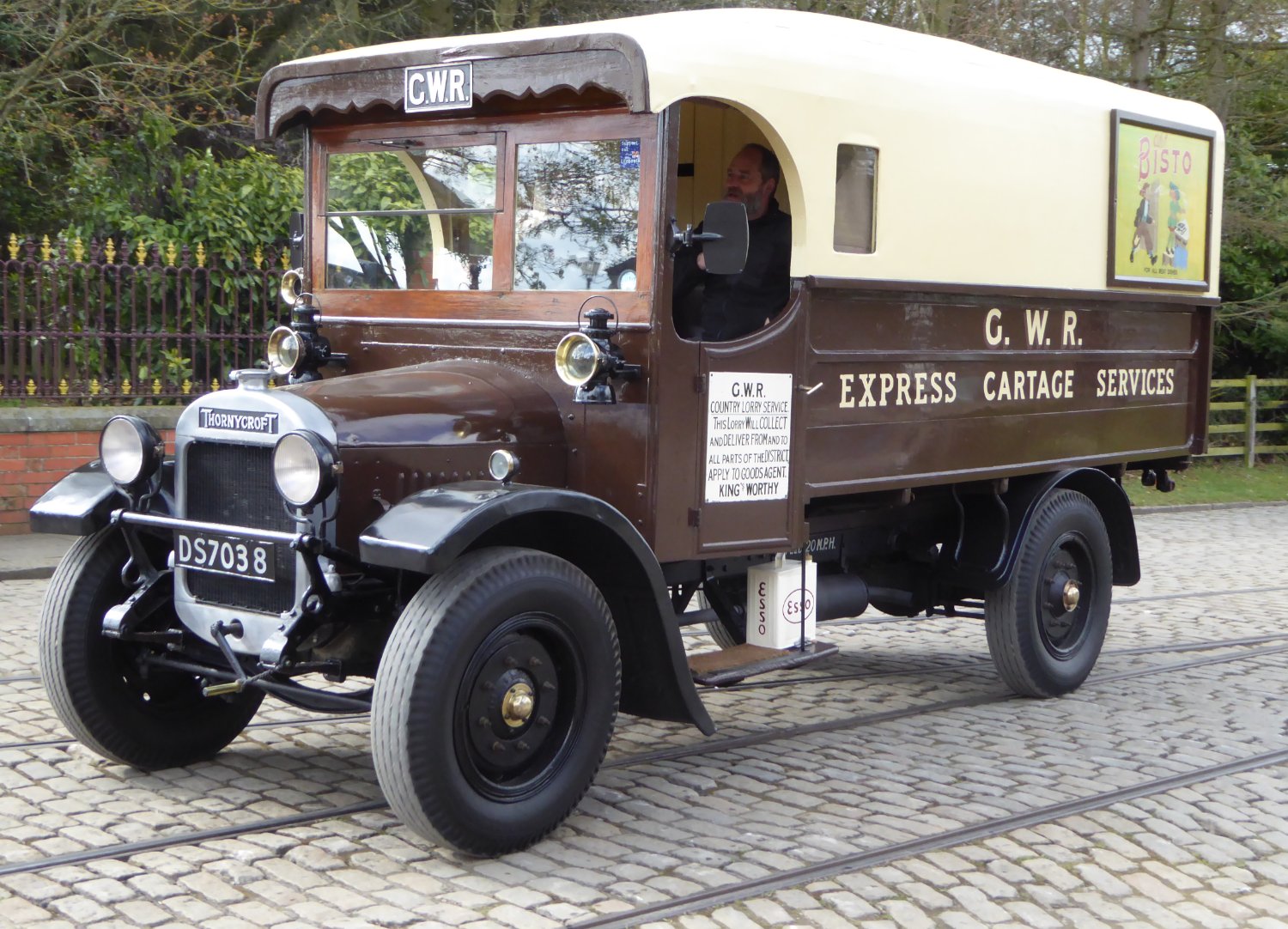 Solve 1927 Thornycroft Parcel Van jigsaw puzzle online with 35 pieces