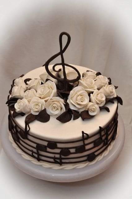 Solve Treble Clef Cake jigsaw puzzle online with 70 pieces