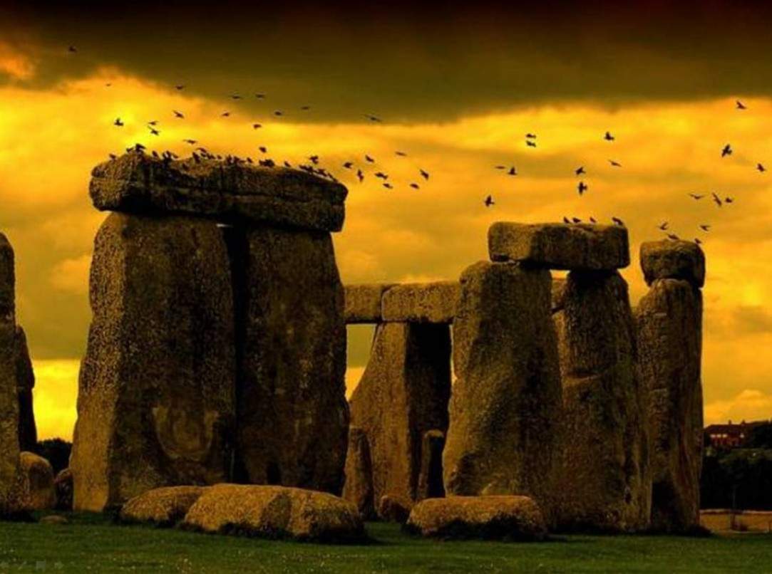 Solve Stonehenge jigsaw puzzle online with 35 pieces