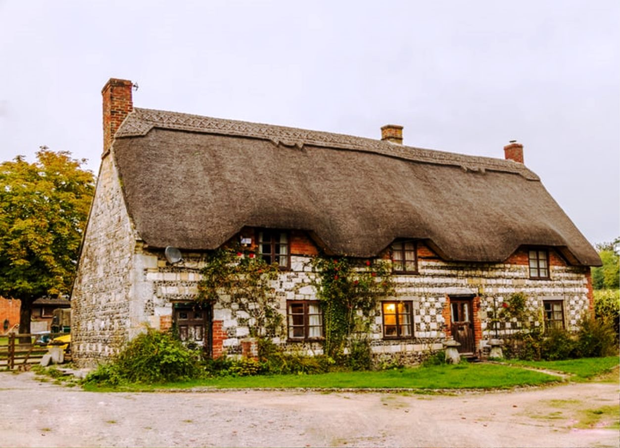 Solve Thatched Cottage, Devizes, England jigsaw puzzle online with 140 ...