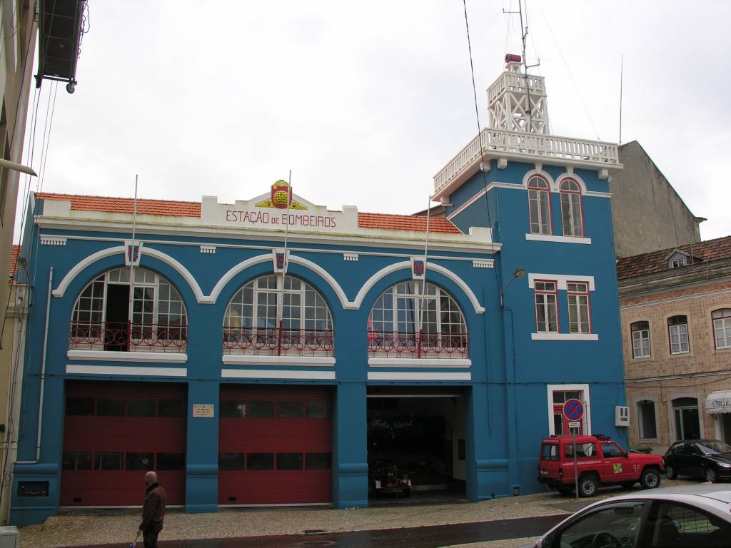 Solve fire station in Porto jigsaw puzzle online with 154 pieces