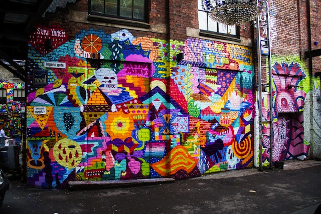 Solve Graffiti jigsaw puzzle online with 70 pieces