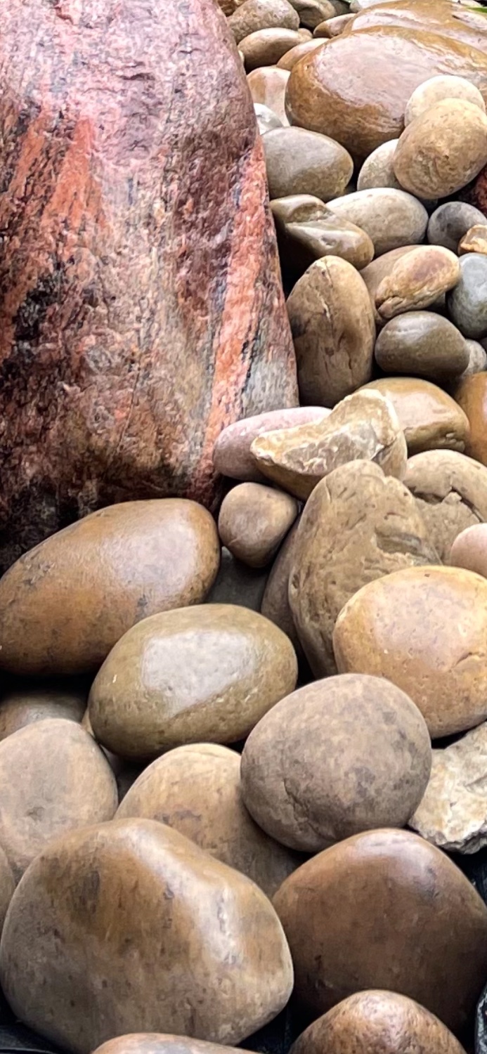 Solve River rocks jigsaw puzzle online with 128 pieces