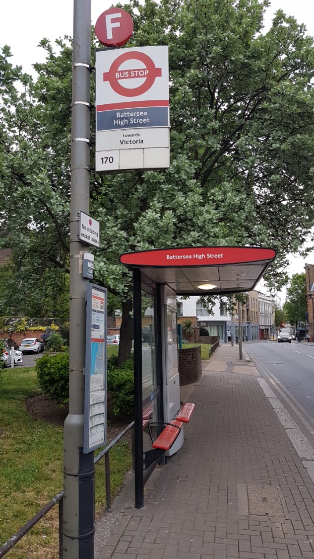 Solve Bus Stop jigsaw puzzle online with 15 pieces