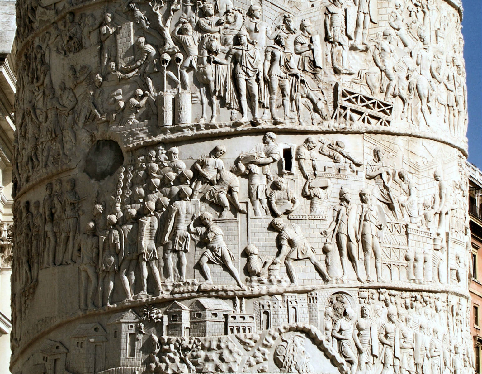 Solve Trajan's Column jigsaw puzzle online with 374 pieces