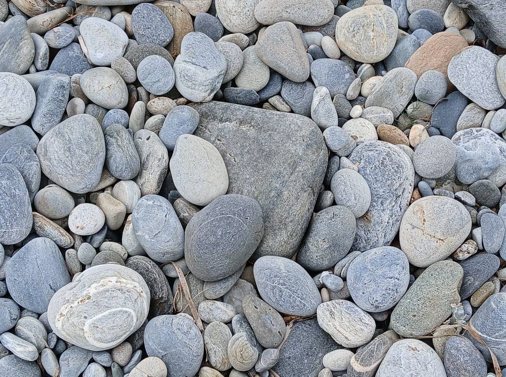 Solve Stones jigsaw puzzle online with 192 pieces