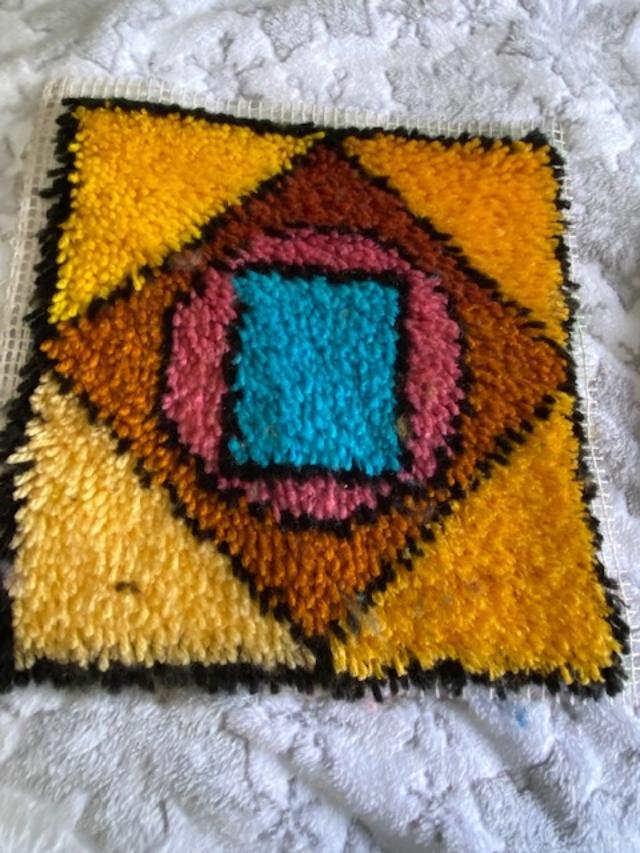 Solve Rug (f) jigsaw puzzle online with 20 pieces