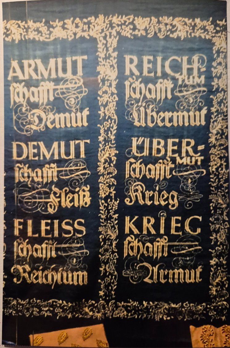 Solve Just a bit of cloth ... jigsaw puzzle online with 15 pieces