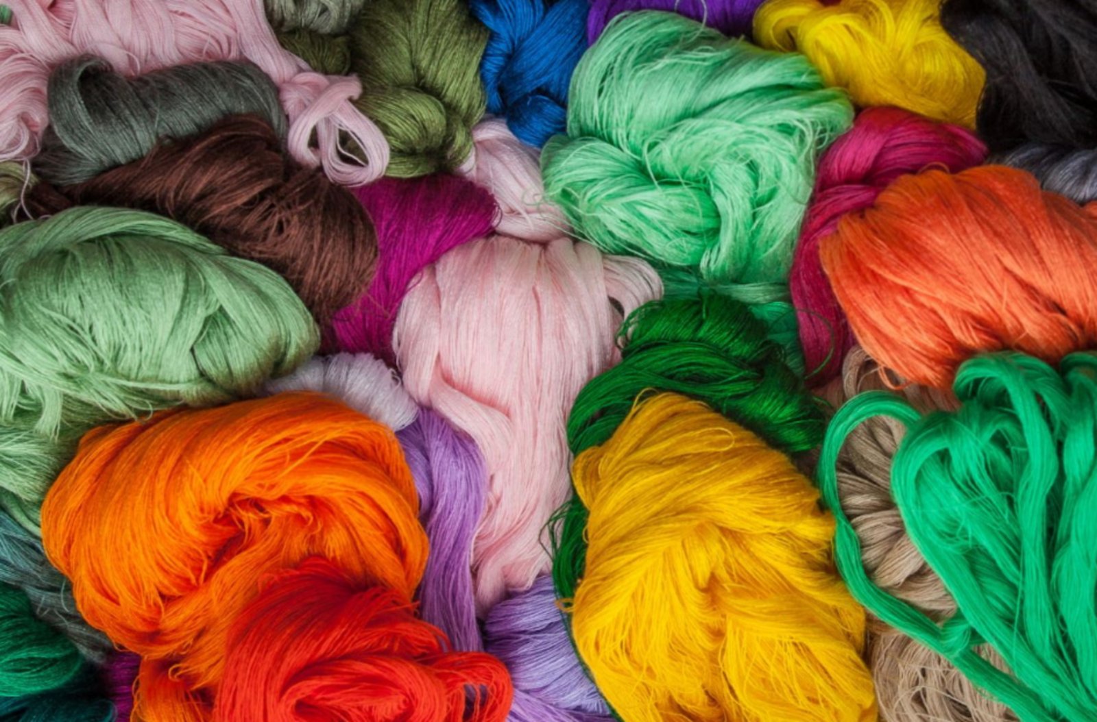 Solve yarn jigsaw puzzle online with 40 pieces