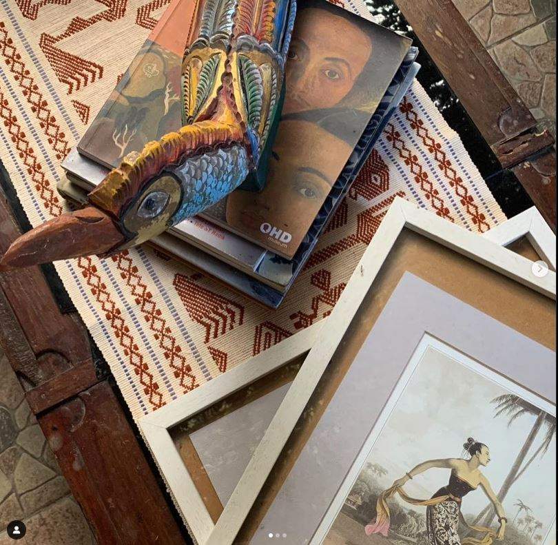 Solve Tabletop display at a Homestay in Jogakarta, Java - Indonesia ...