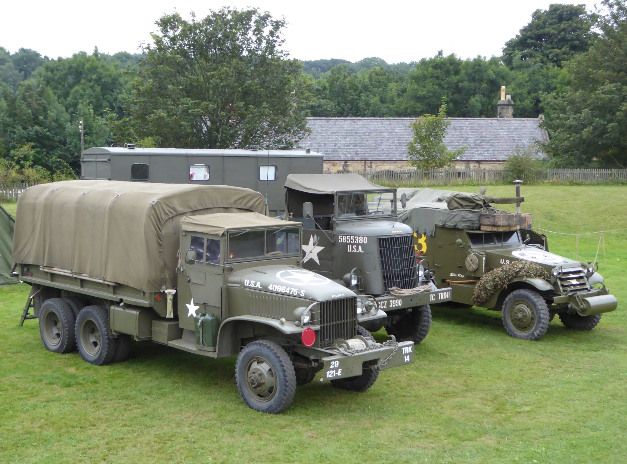 Solve Vintage US Army Trio jigsaw puzzle online with 300 pieces