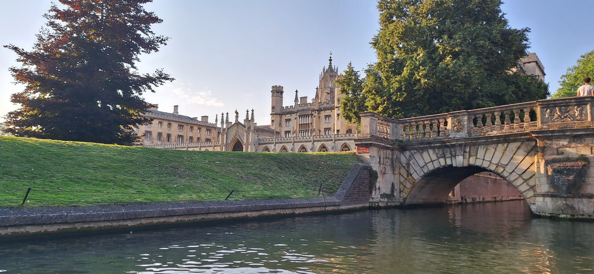 Solve Cambridge University 1 jigsaw puzzle online with 128 pieces