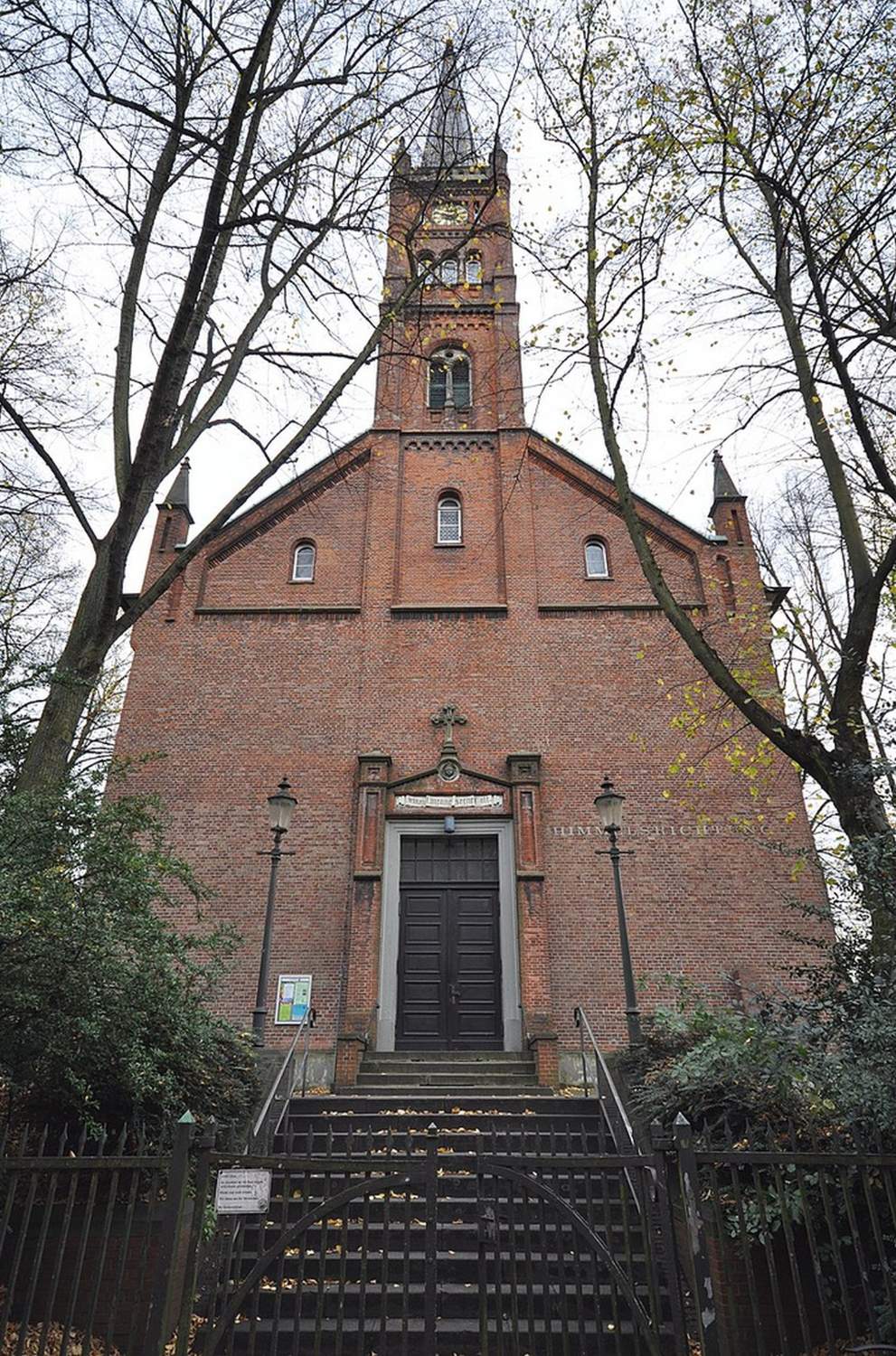 Solve St.-Pauli-Kirche (Hamburg-Altona), Westfassade jigsaw puzzle ...
