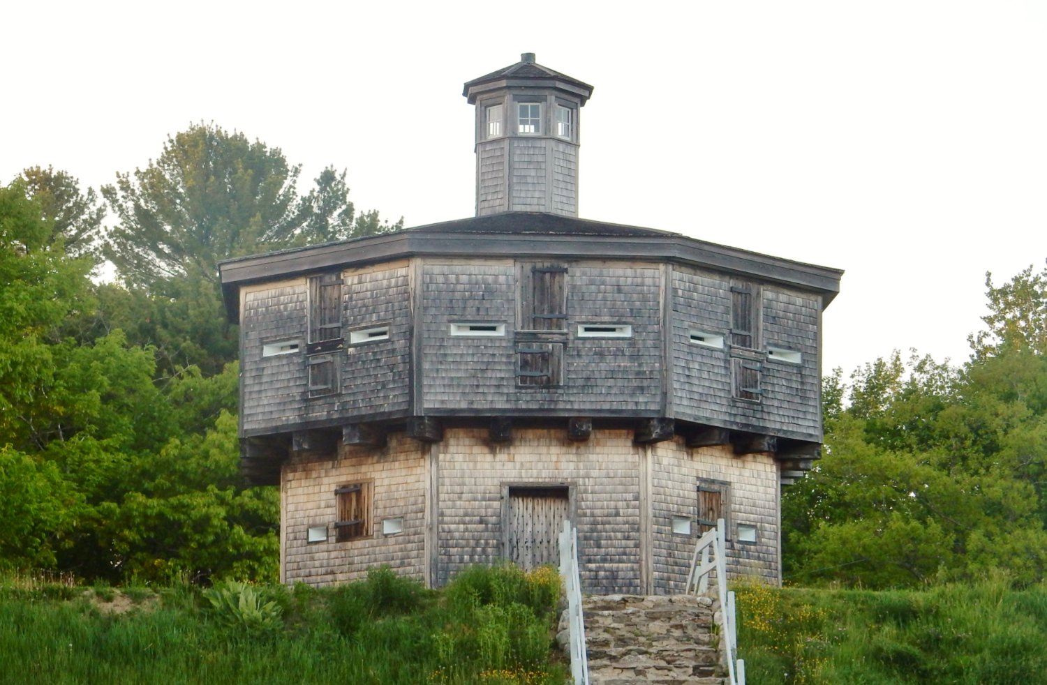 Solve Fort Edgecomb jigsaw puzzle online with 24 pieces