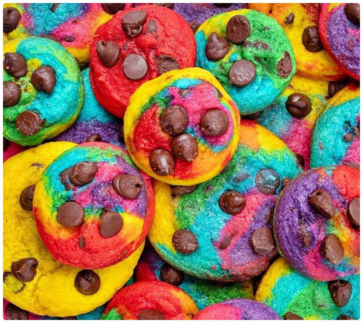 Solve Rainbow Chocolate Chip Cookies jigsaw puzzle online with 195 pieces