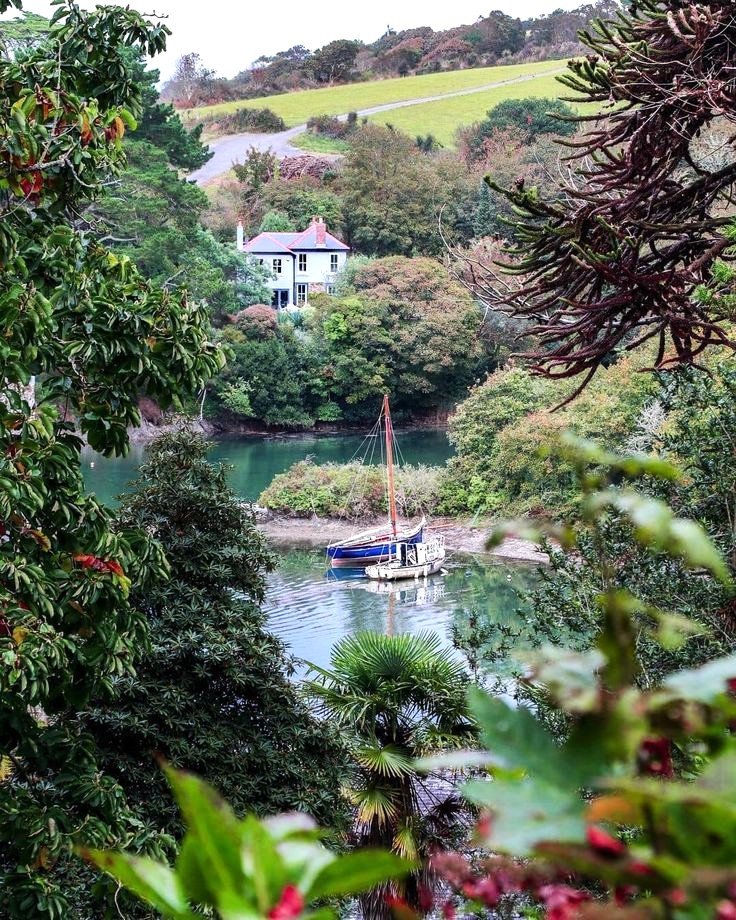 Solve St. Just, Cornwall jigsaw puzzle online with 42 pieces